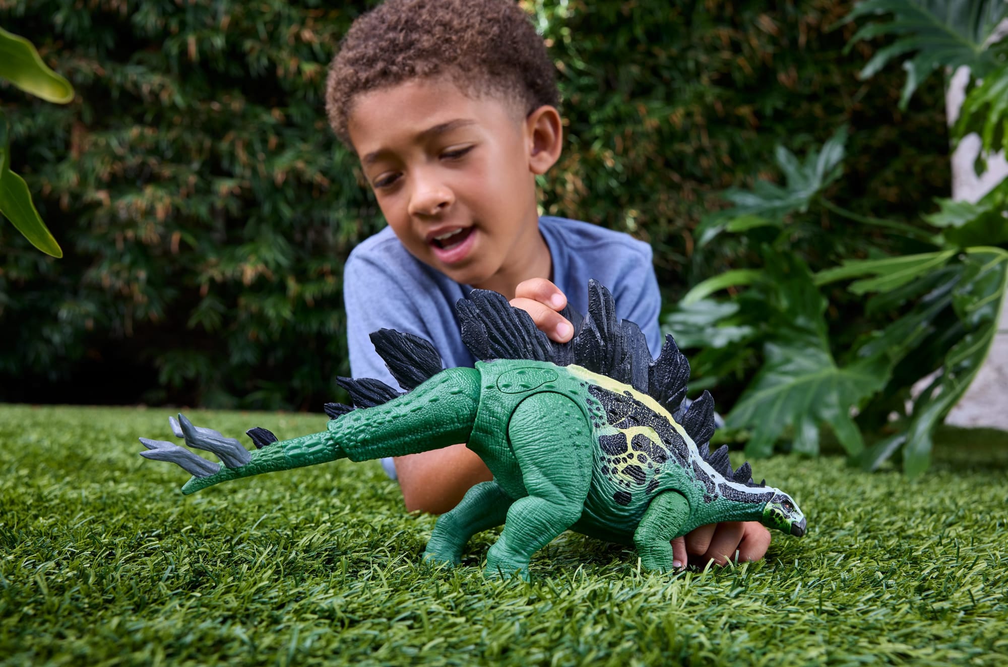 JURASSIC WORLD GIGANTIC THRASHERS Stegosaurus | Mattel