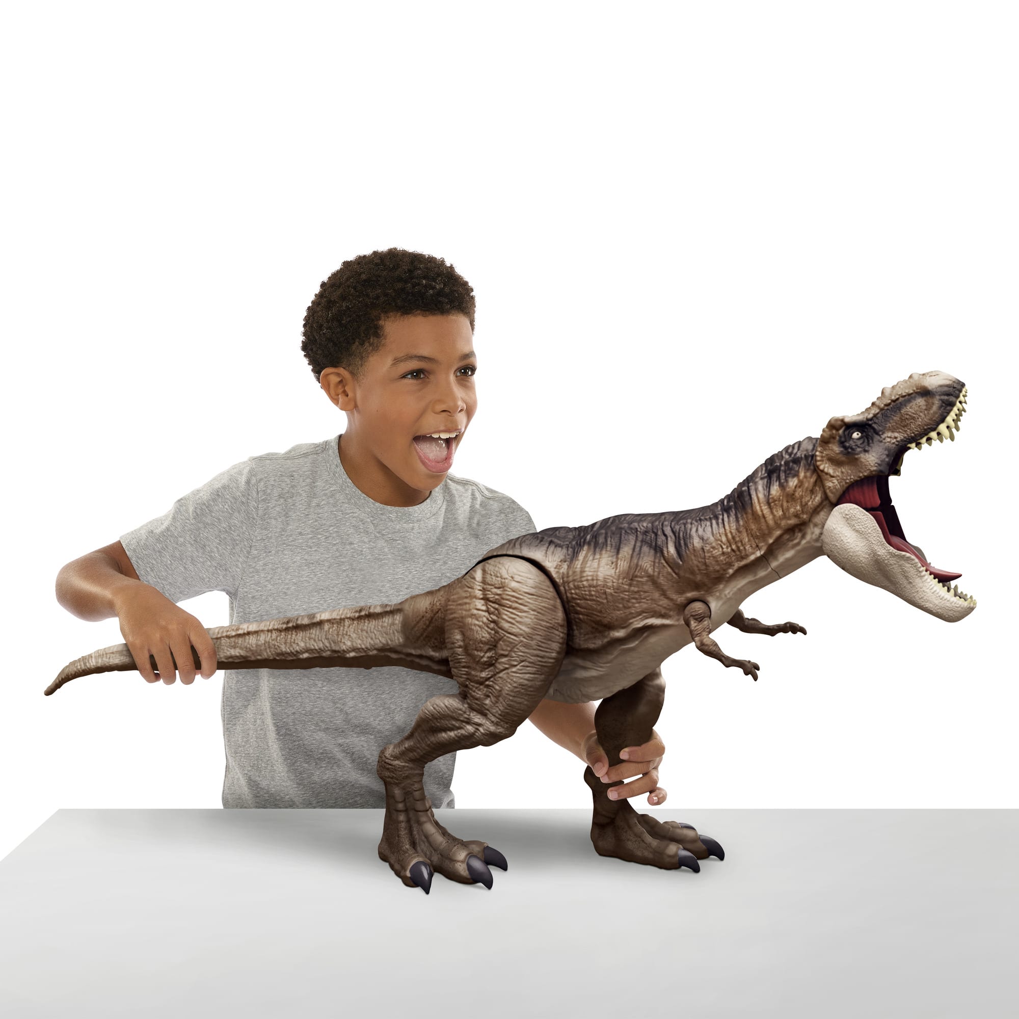JURASSIC WORLD SUPER COLOSSAL TYRANNOSAURUS REX | Mattel