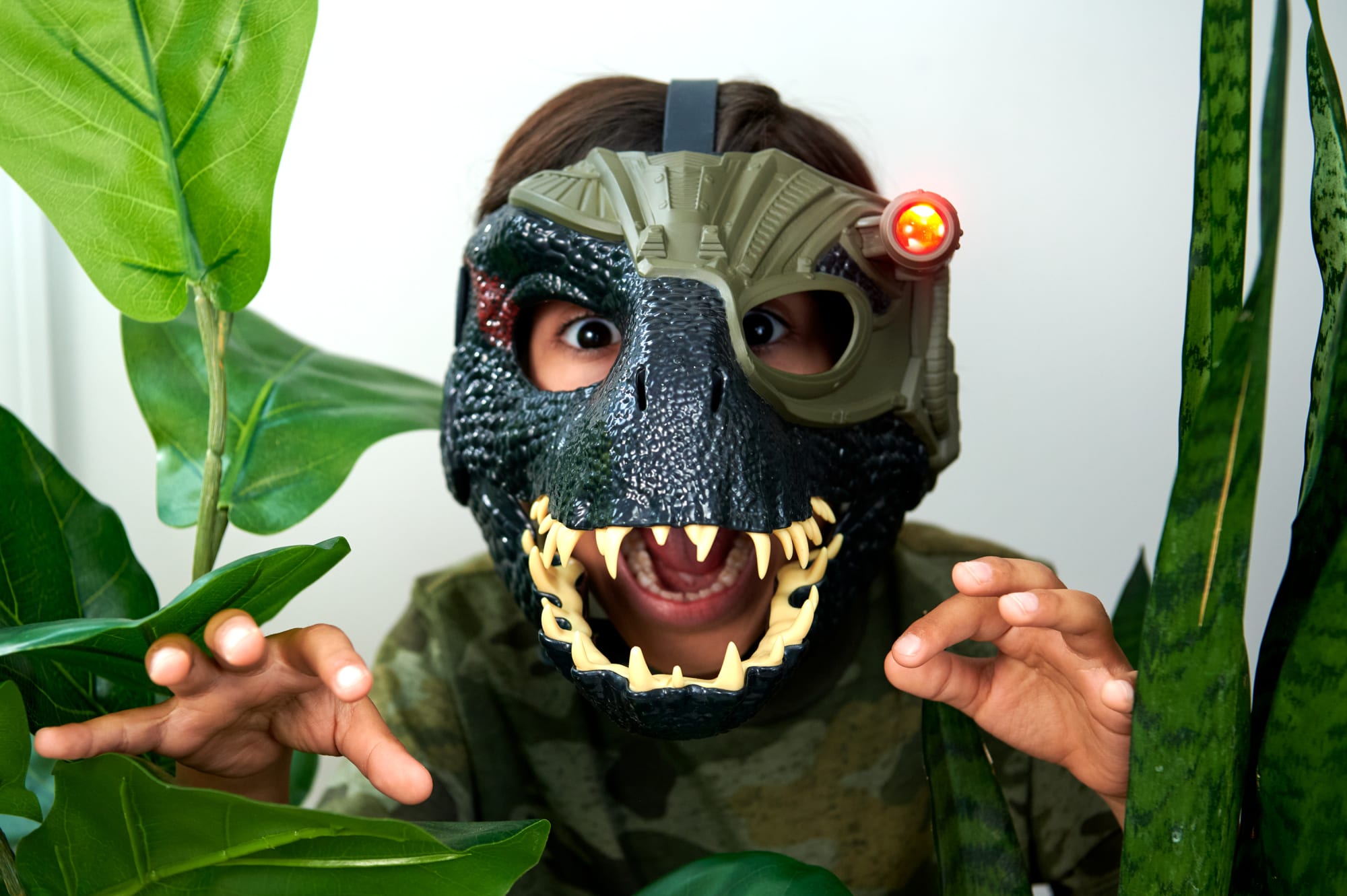 JURASSIC WORLD TRACK 'N ROAR INDORAPTOR MASK | Mattel
