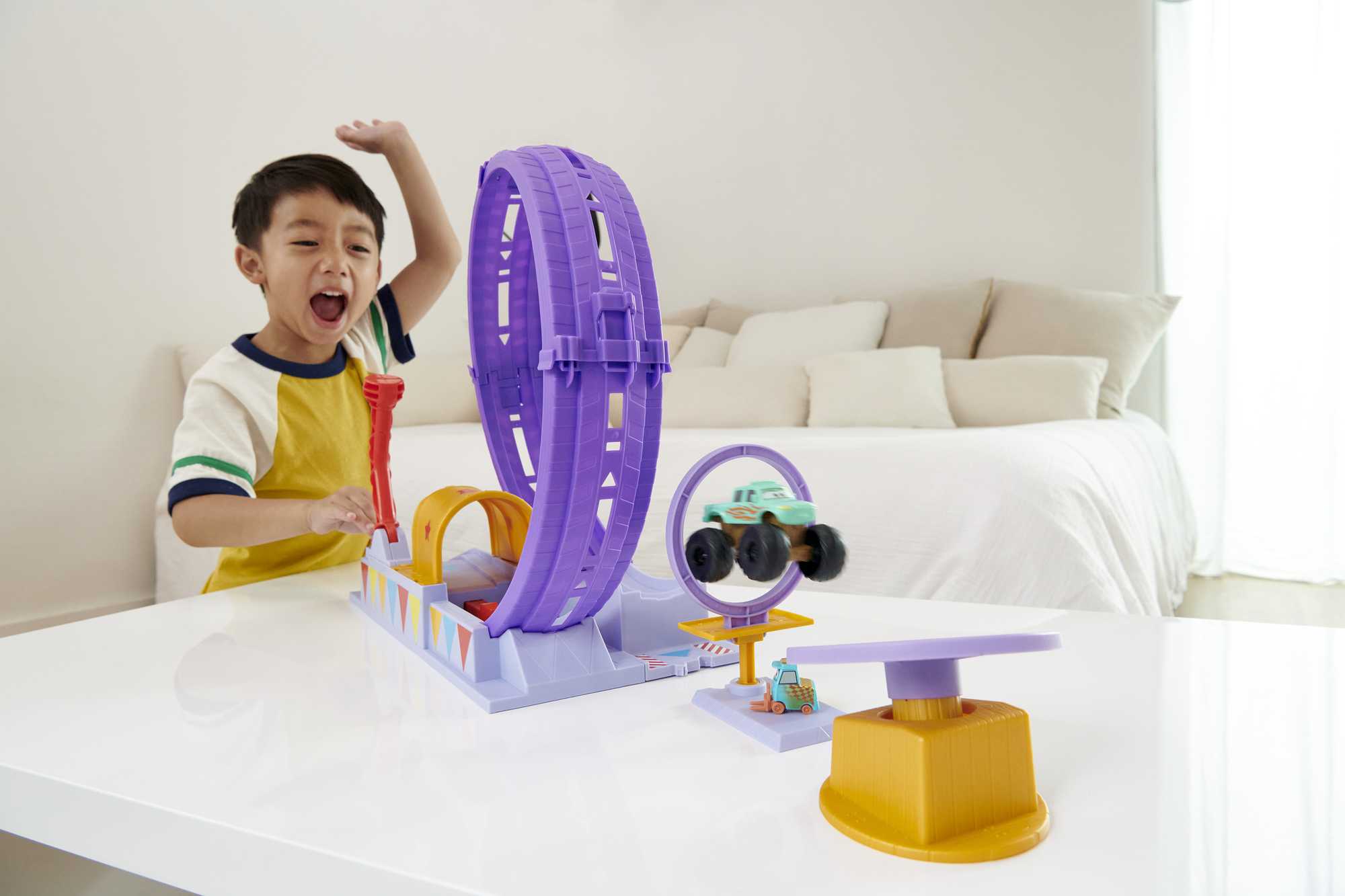 Disney and Pixar Cars Showtime Loop Playset | HGV73 | MATTEL