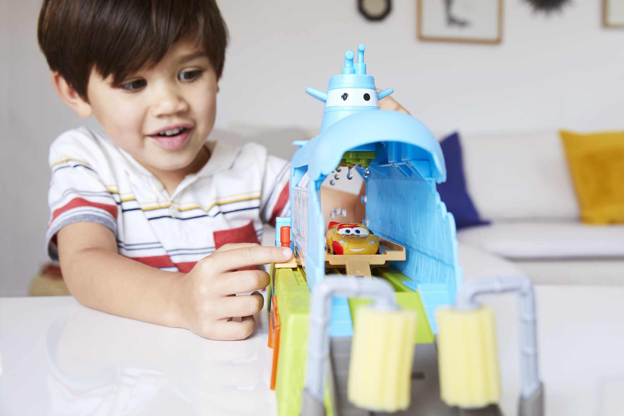 Disney and Pixar Cars Color Change Whale Car Wash Playset | HGV70 | MATTEL